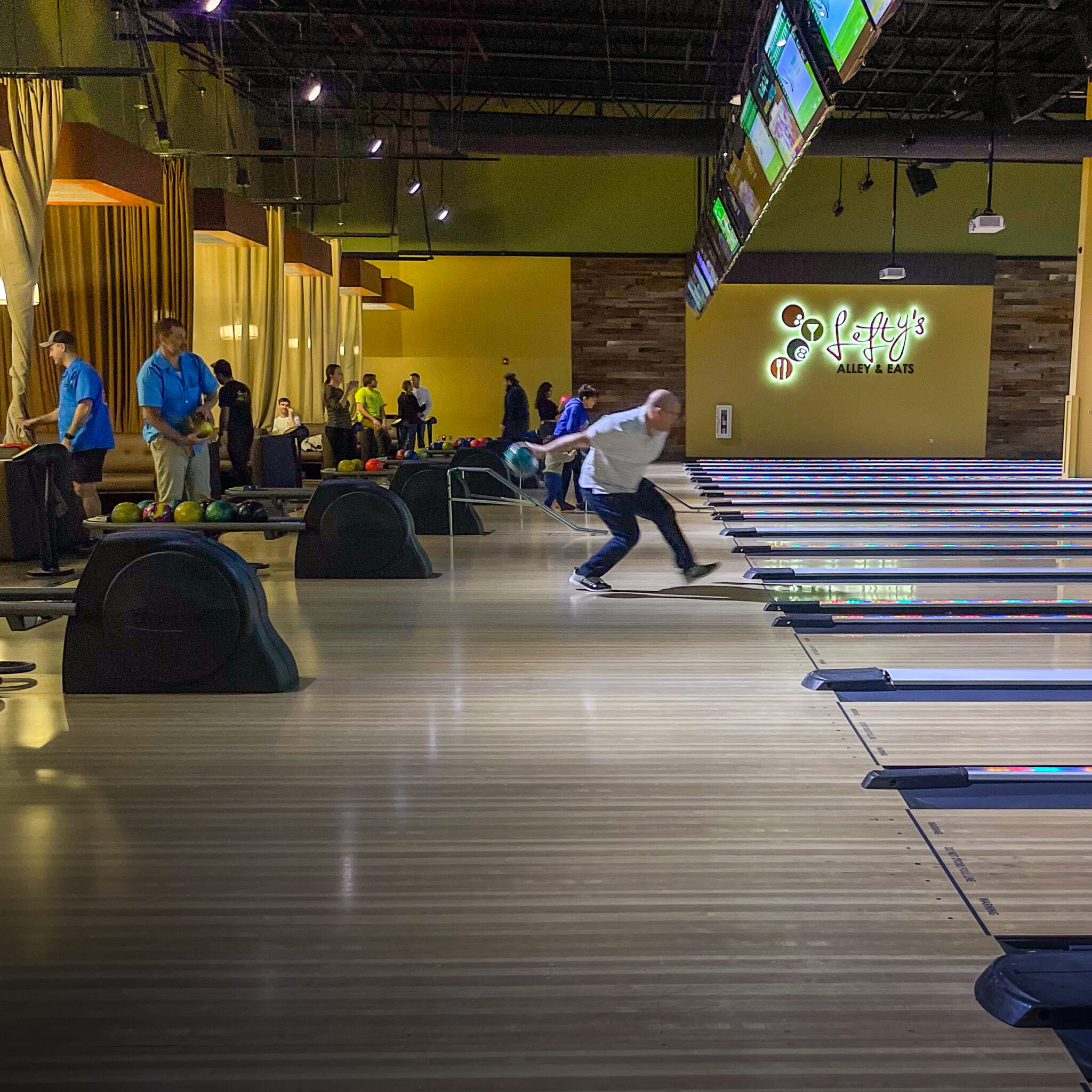 Bowling Lanes & Attractions Lewes Delaware - Lefty's Alley & Eats